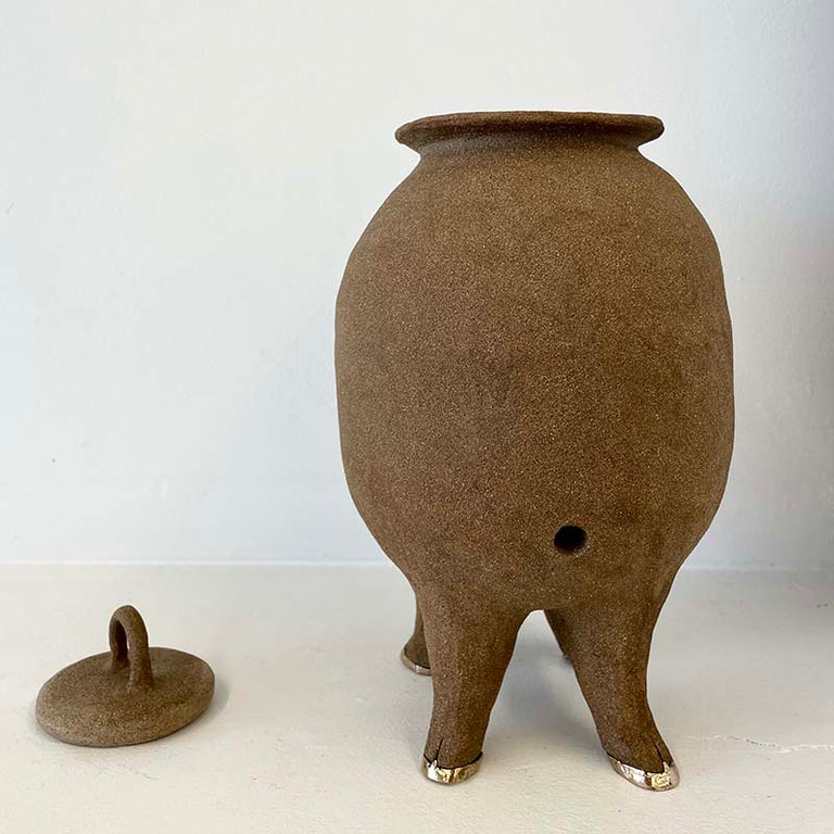 'Pig pot' Sav Mattyasovszky ceramic artist Tāmaki Makaurau Aotearoa ...